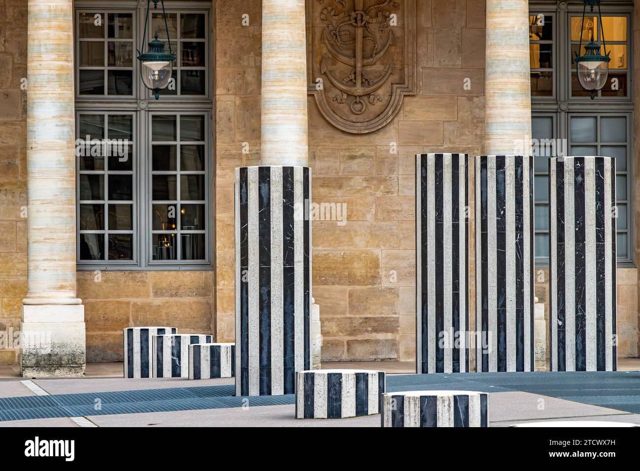 The inner courtyard, Cour d'Honneur, at The Palais Royal with an art ...