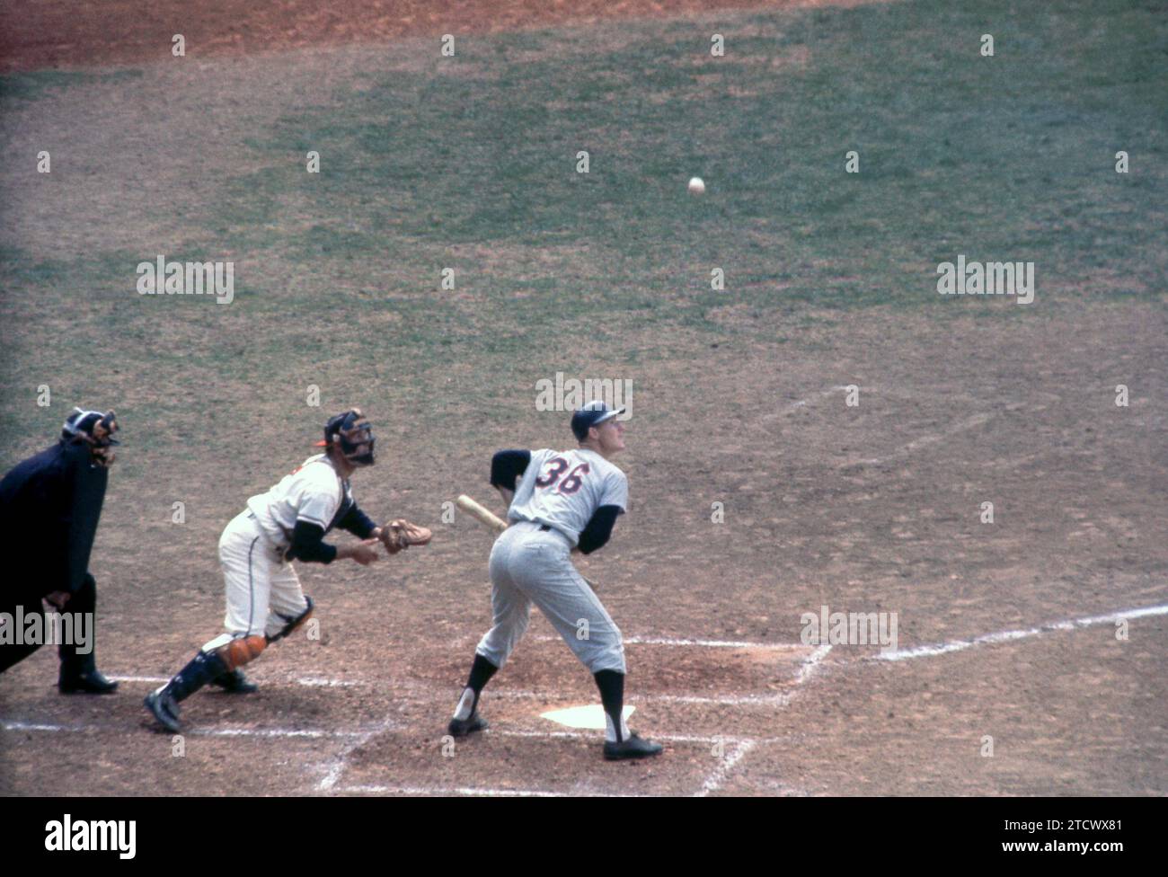 LOS ANGELES, CA - JUNE 14: Pitcher Jim Kaat #36 of the Minnesota Twins ...
