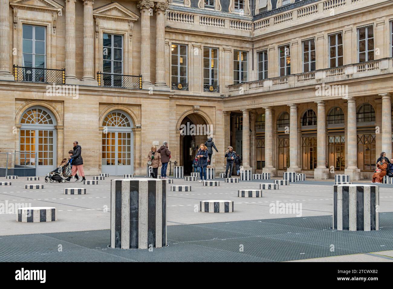 The inner courtyard, Cour d'Honneur, at The Palais Royal with an art ...