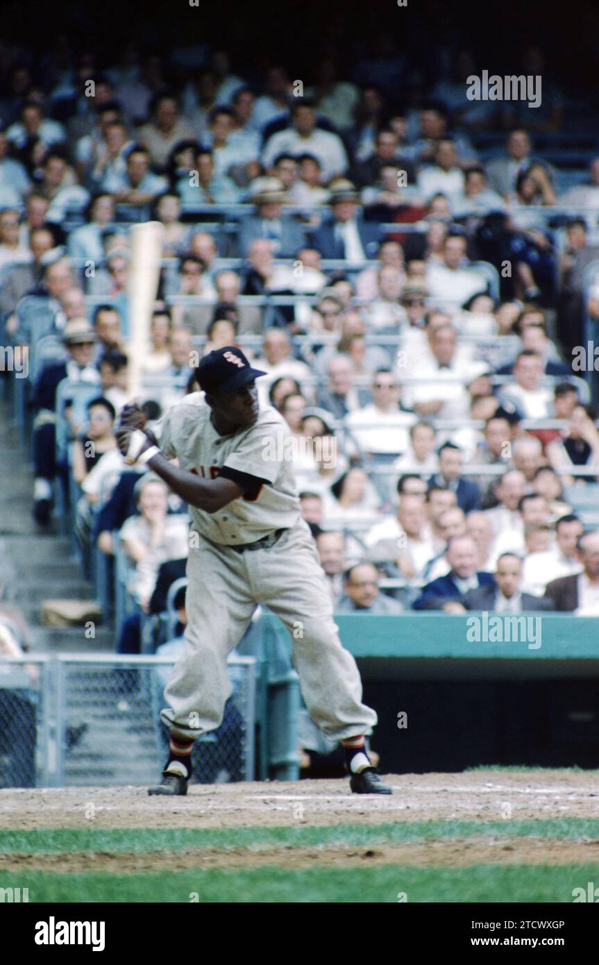BRONX, NY - JUNE 19: Minnie Minoso #9 of the Chicago White Sox bats ...