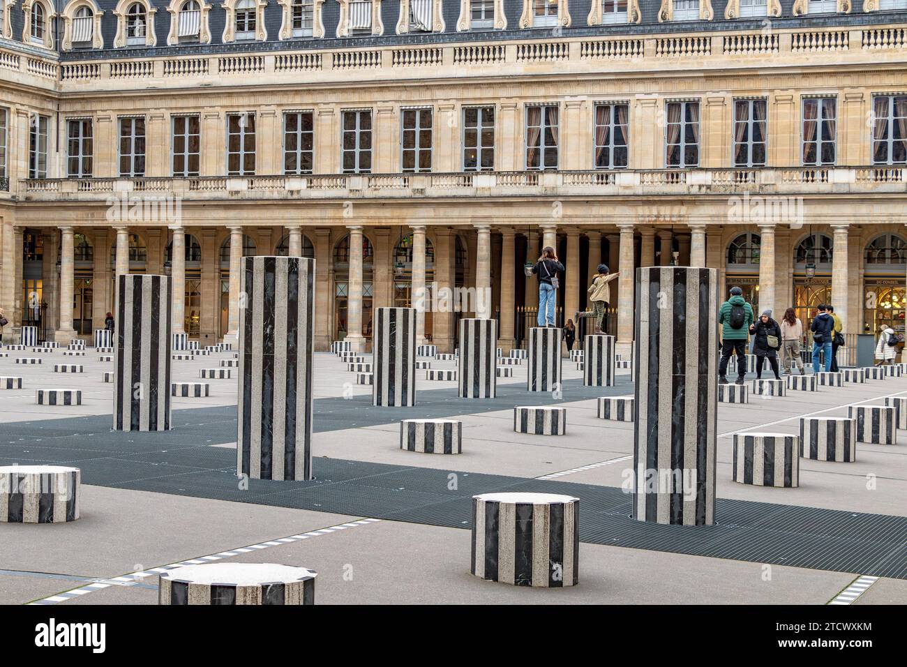 Striped colonnes de buren hi-res stock photography and images - Alamy