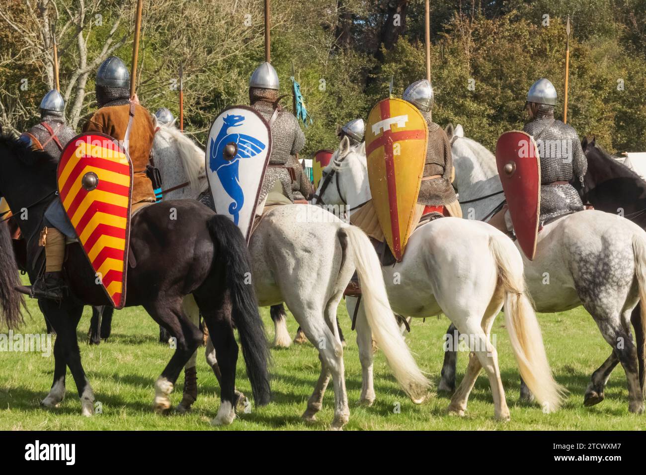 Norman knights on horseback dressed in medieval armour hi-res stock ...