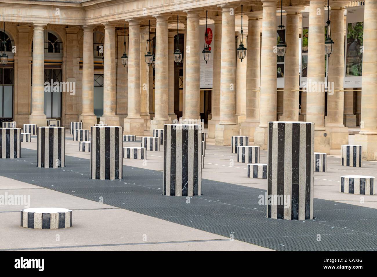 Striped colonnes de buren hi-res stock photography and images - Alamy