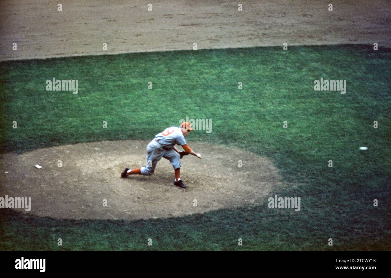 BROOKLYN, NY - MAY 21: Pitcher Bob Miller #19 of the Philadelphia ...