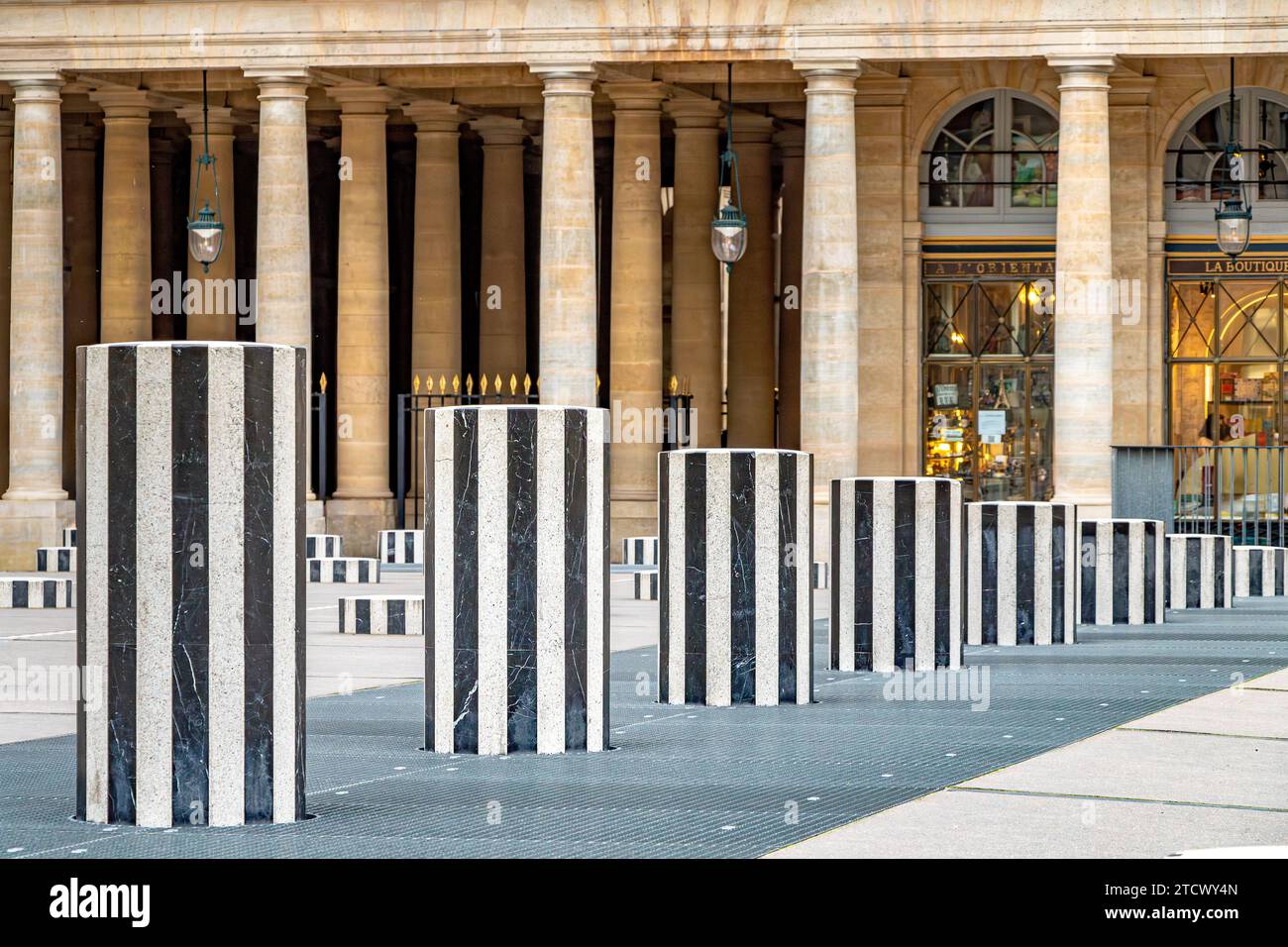The inner courtyard, Cour d'Honneur, at The Palais Royal with an art ...