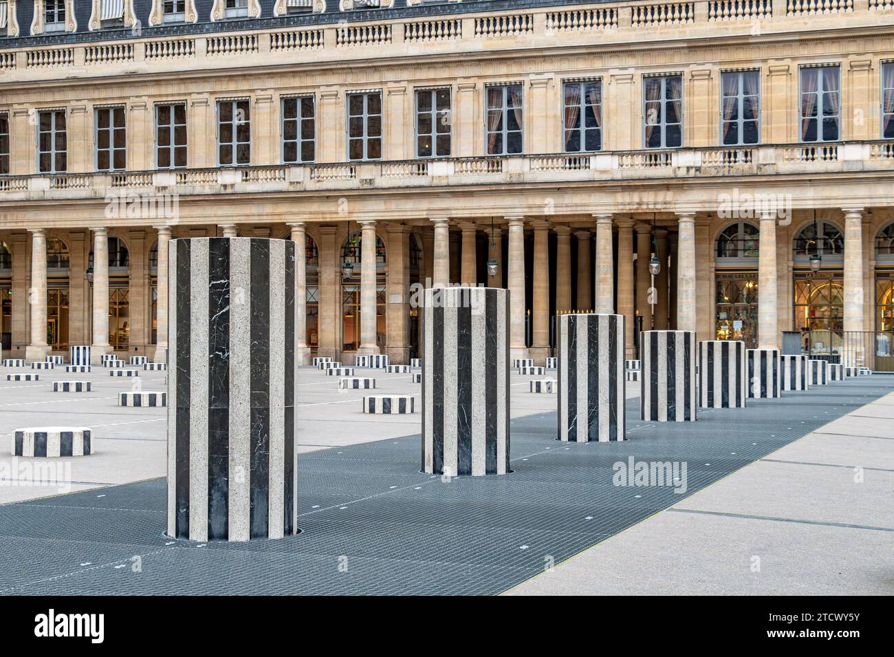 The inner courtyard, Cour d'Honneur, at The Palais Royal with an art ...