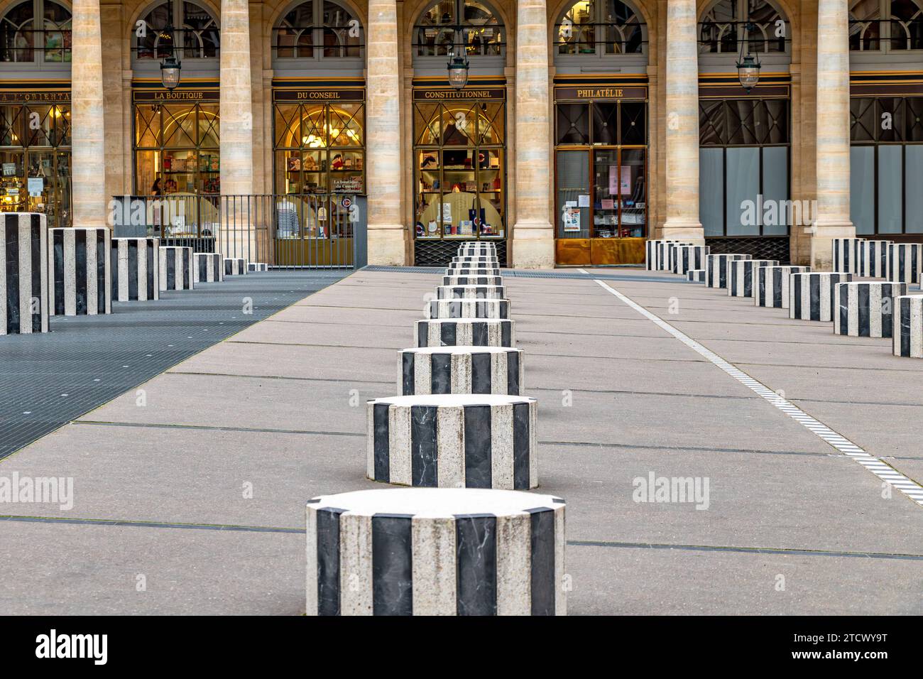 The inner courtyard, Cour d'Honneur, at The Palais Royal with an art ...