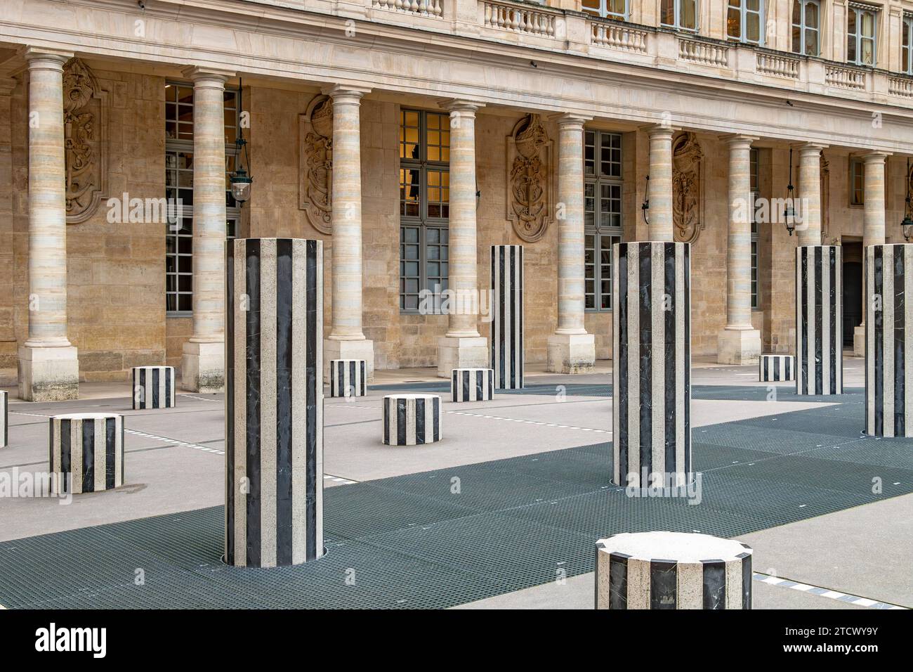 The inner courtyard, Cour d'Honneur, at The Palais Royal with an art ...