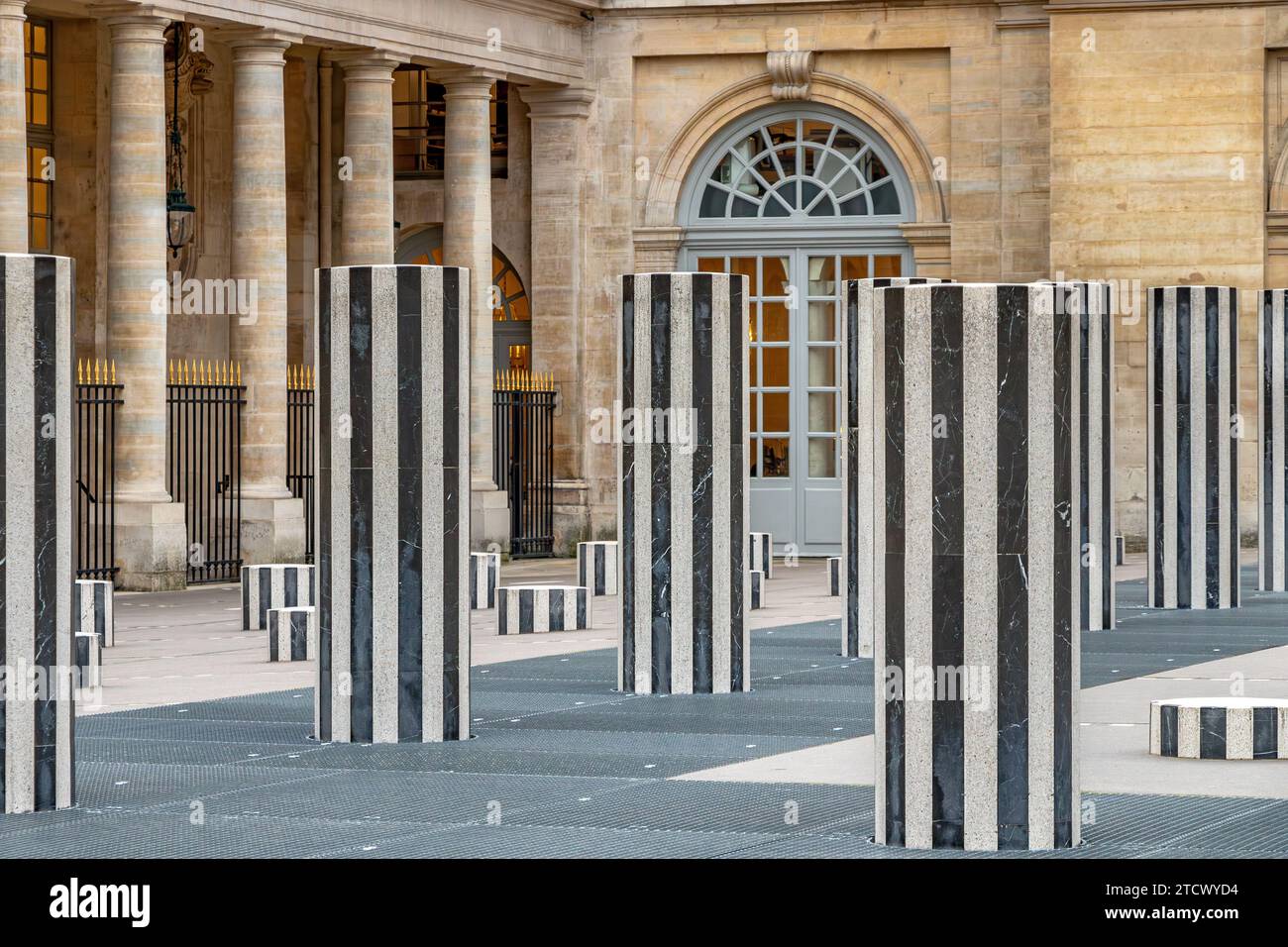 The inner courtyard, Cour d'Honneur, at The Palais Royal with an art ...