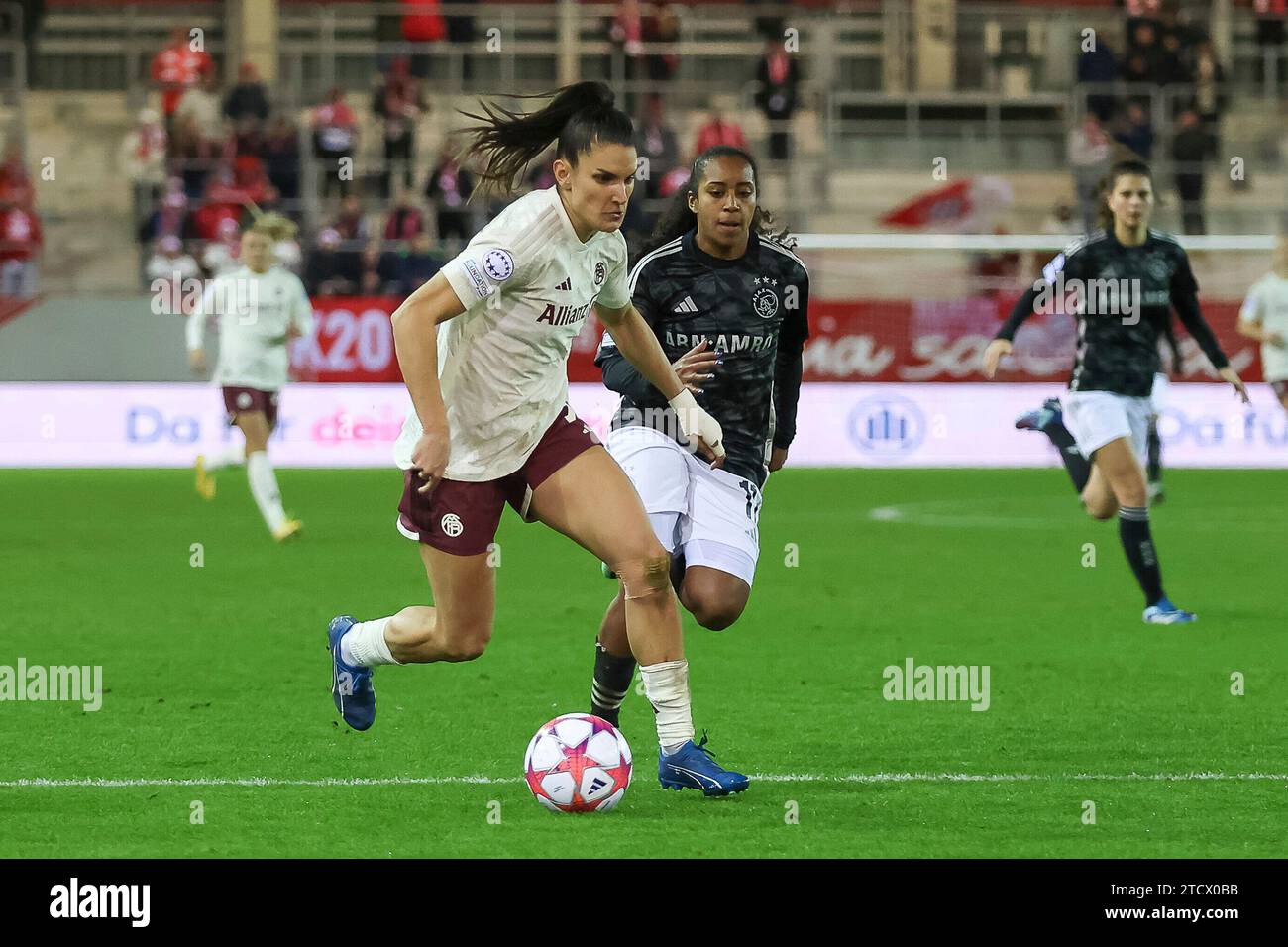 Muenchen, Deutschland. 14th Dec, 2023. Jovana Damnjanovic (FC Bayern ...