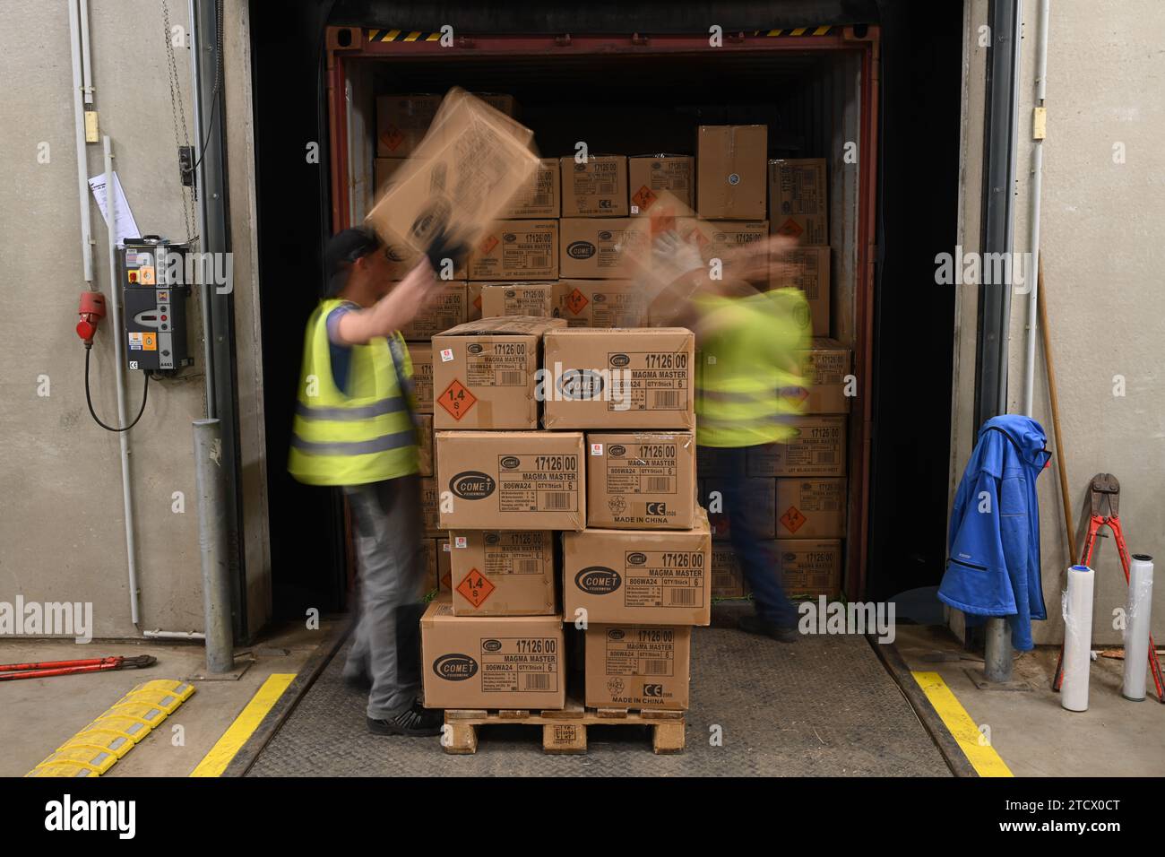 Bremerhaven, Germany. 14th Dec, 2023. Employees of the pyrotechnics ...
