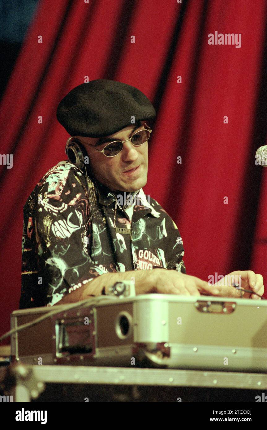 Milan Italy 2000-03-27: Articolo 31, J-Ax and DJ Jad, during the 105 ...