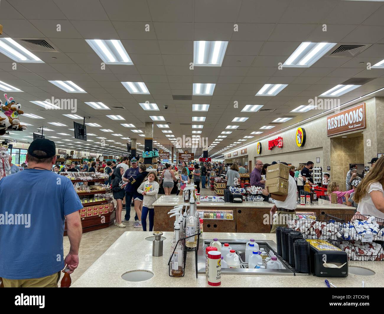 Buc ees store interior hi-res stock photography and images - Alamy