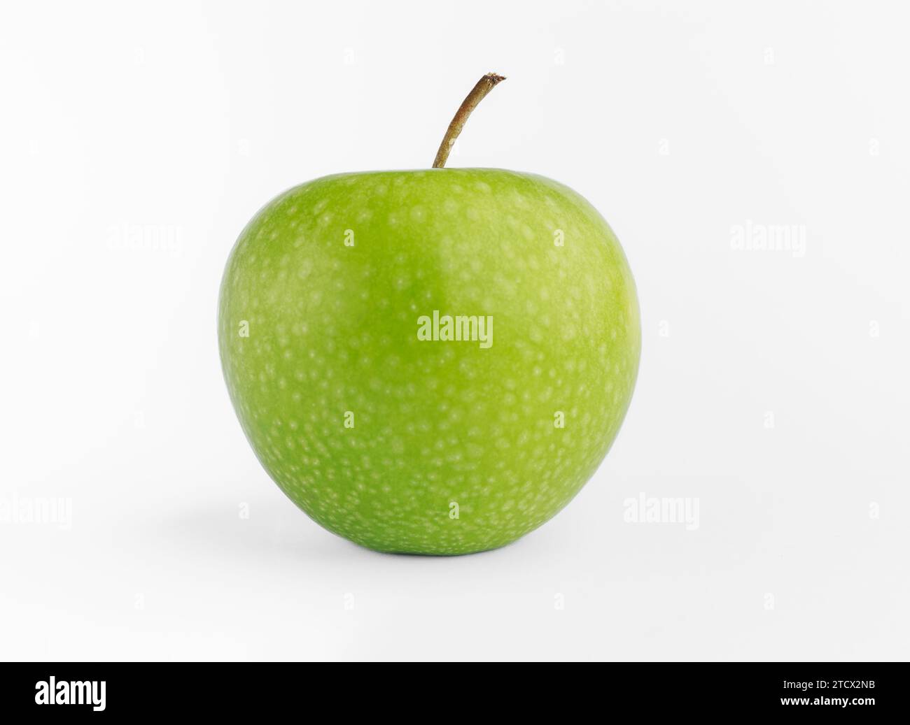 Fresh green apple isolated on white background. Clipping path Stock ...