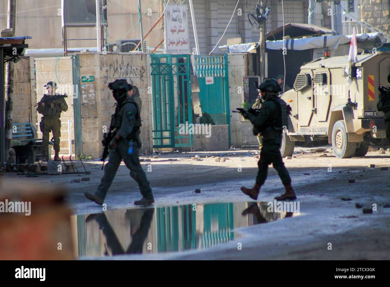 Jenin, Palestine. 14th Dec, 2023. Israeli soldiers take their positions ...