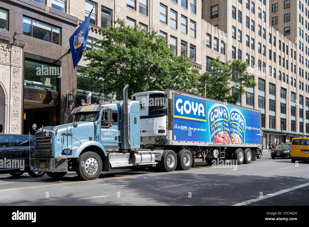 Trucking in new york hi-res stock photography and images - Alamy