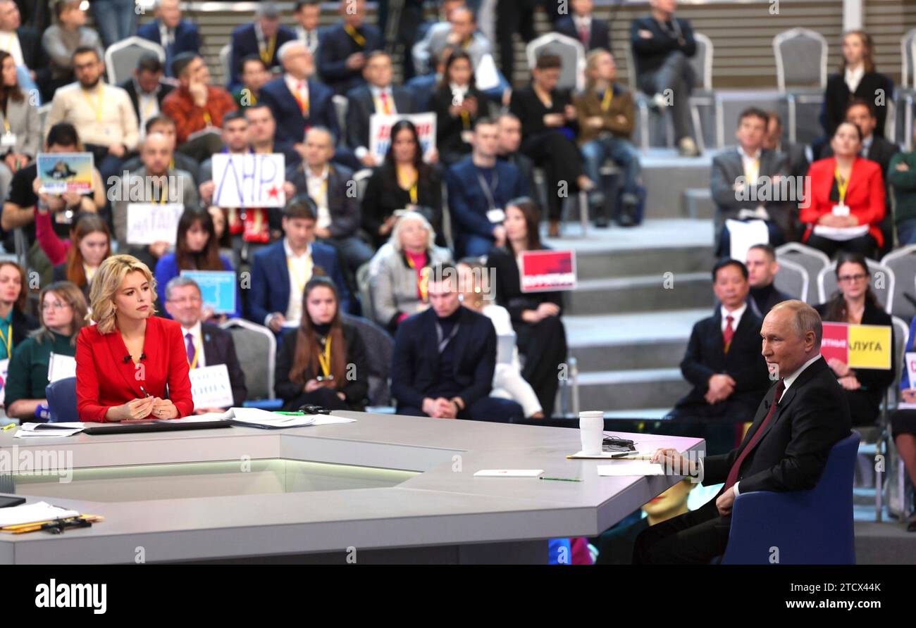 Moscow, Russia. 14th Dec, 2023. Russian President Vladimir Putin, right ...