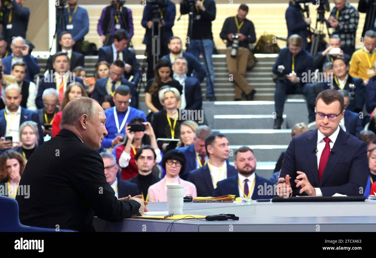 Moscow, Russia. 14th Dec, 2023. Russian President Vladimir Putin, left ...