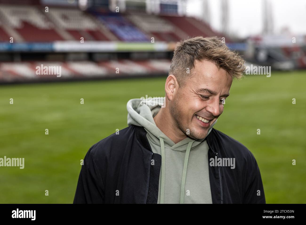 Cottbus, Germany. 14th Dec, 2023. Singer Alexander Knappe stands on the ...
