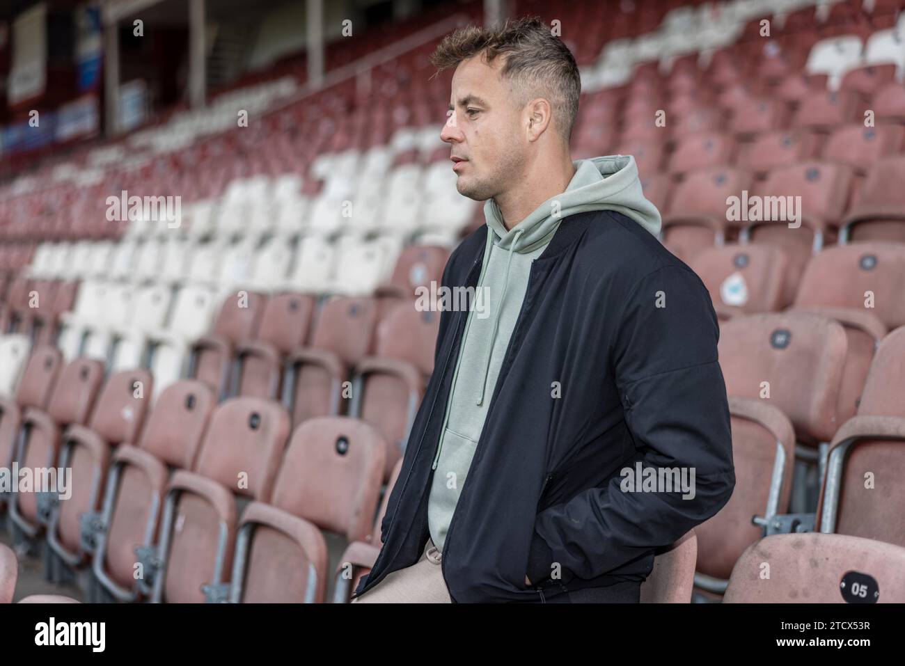 Cottbus, Germany. 14th Dec, 2023. Singer Alexander Knappe stands on an ...
