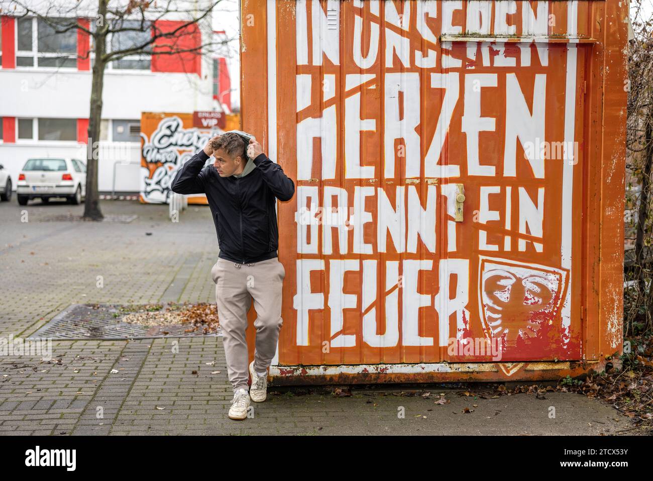 Cottbus, Germany. 14th Dec, 2023. Singer Alexander Knappe stands at a ...