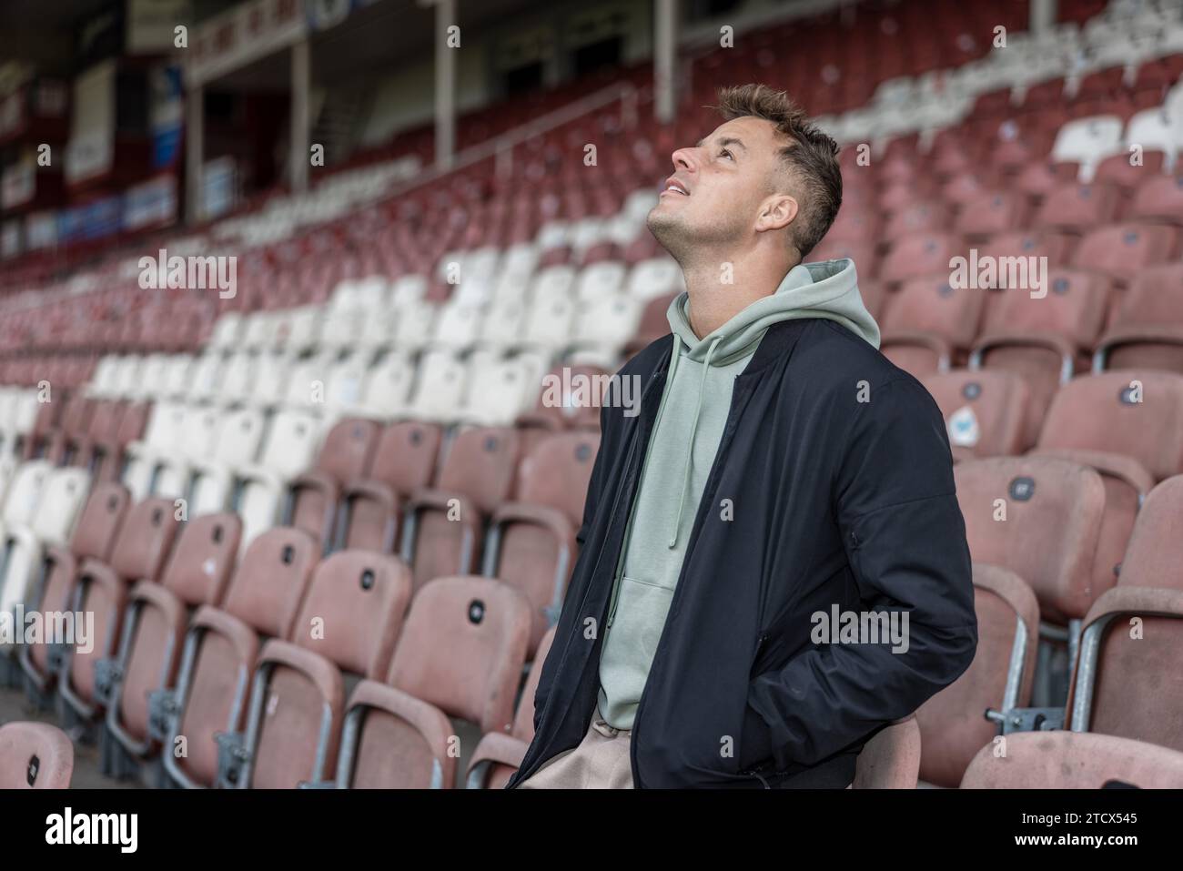 Cottbus, Germany. 14th Dec, 2023. Singer Alexander Knappe stands on an ...