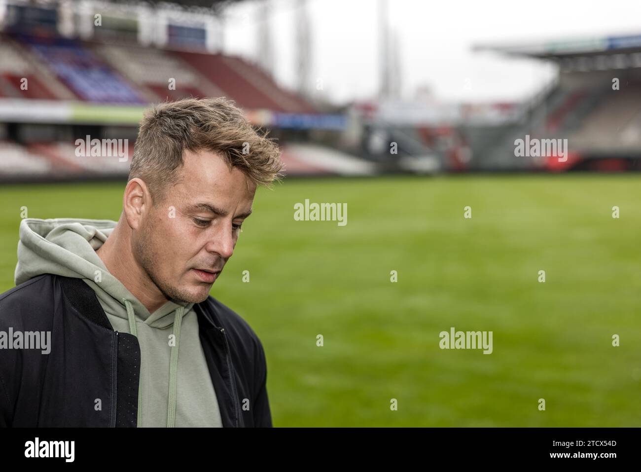 Cottbus, Germany. 14th Dec, 2023. Singer Alexander Knappe stands on the ...