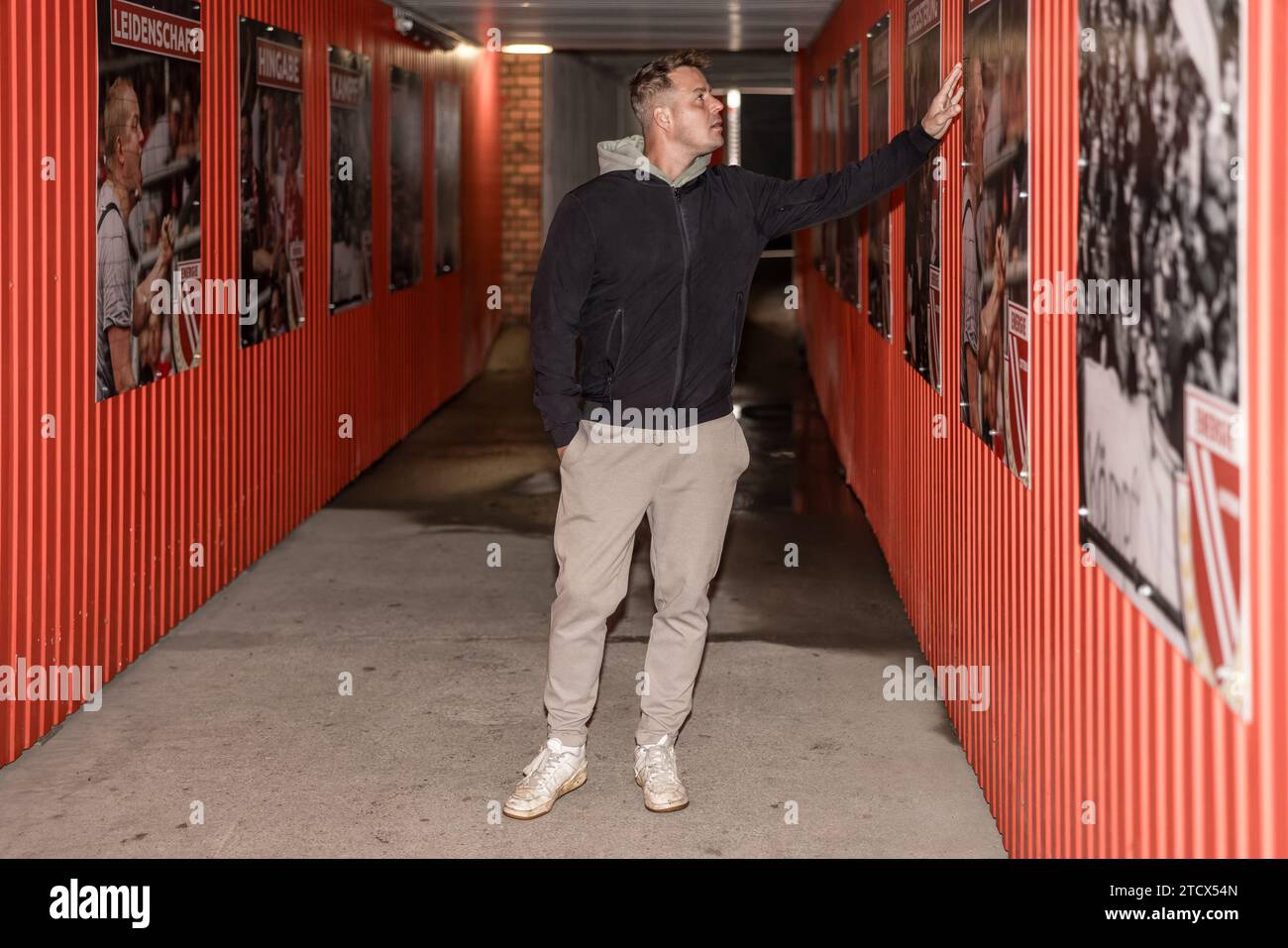 Cottbus, Germany. 14th Dec, 2023. Singer Alexander Knappe stands in the ...
