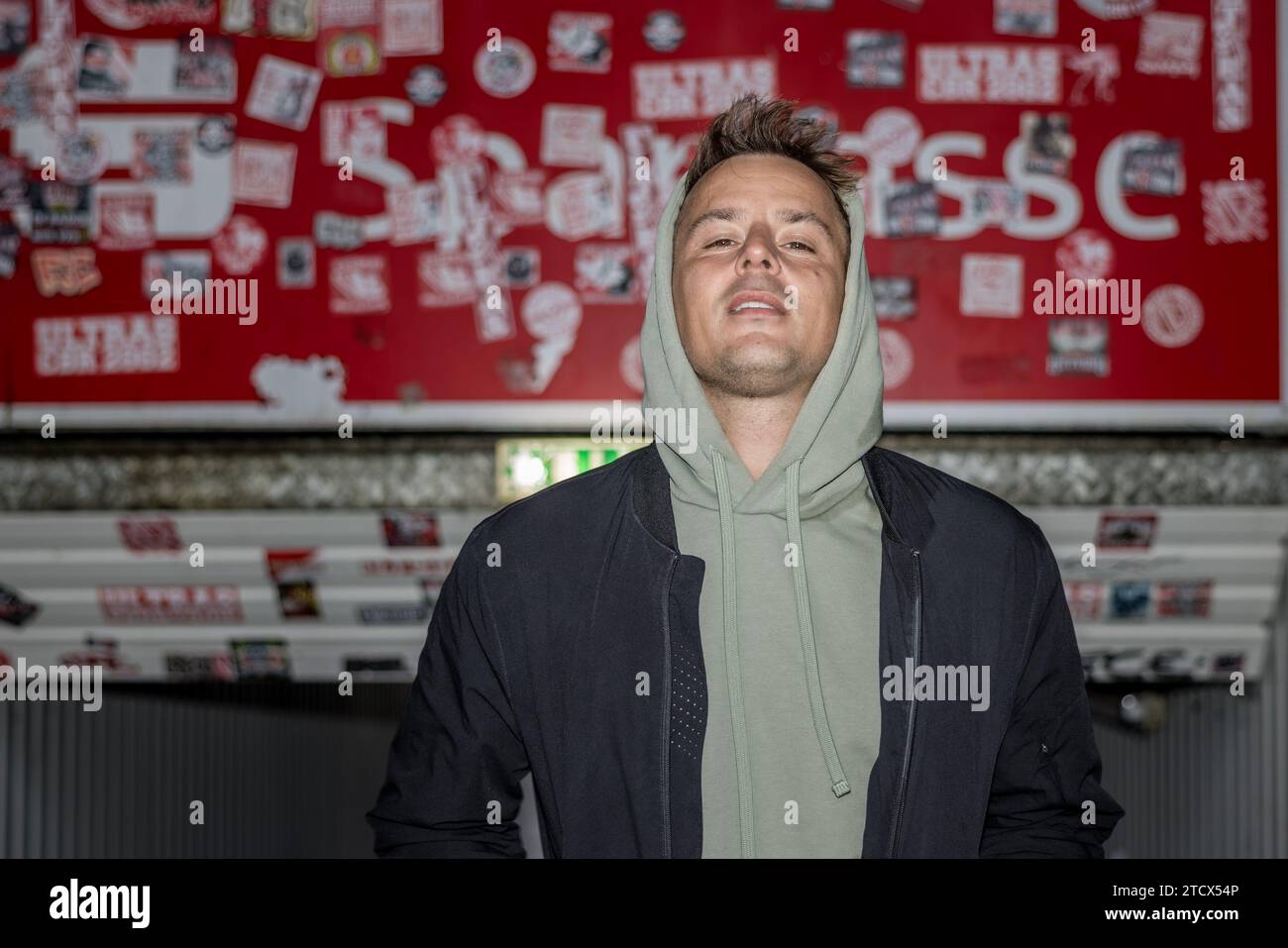 Cottbus, Germany. 14th Dec, 2023. Singer Alexander Knappe stands in a ...