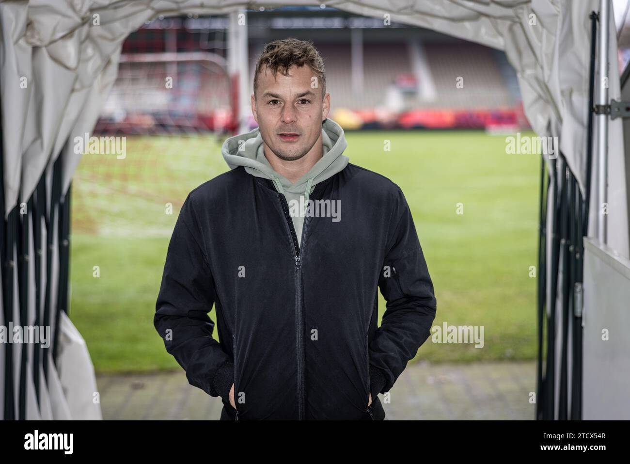 Cottbus, Germany. 14th Dec, 2023. Singer Alexander Knappe stands in the ...