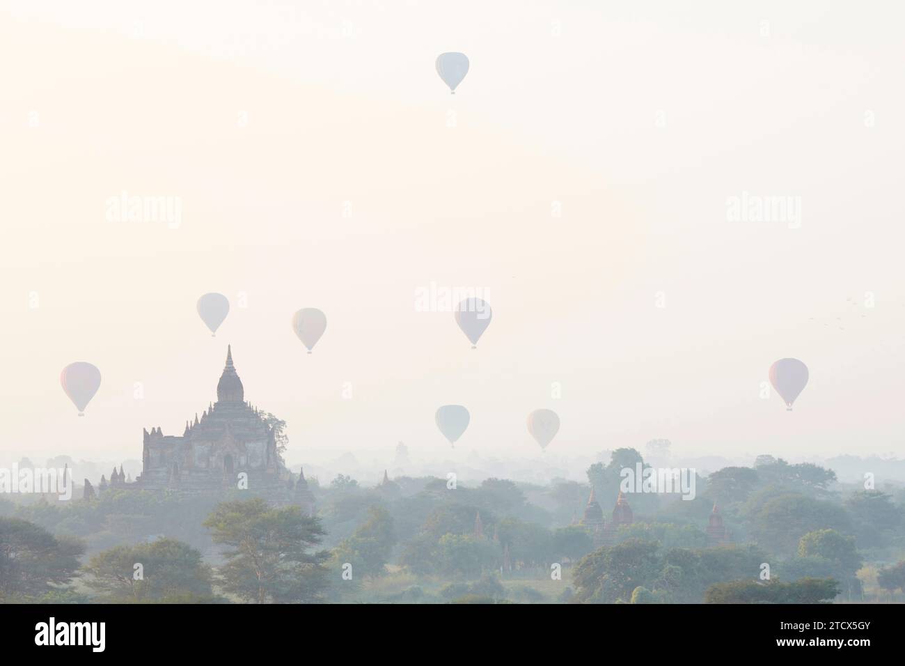 Hot air balloons over the Bagan Valley temples, Myanmar Stock Photo - Alamy