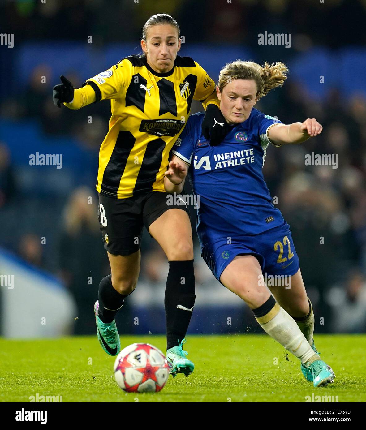 Haken's Rosa Kafaji (left) and Chelsea's Erin Cuthbert battle for the ...