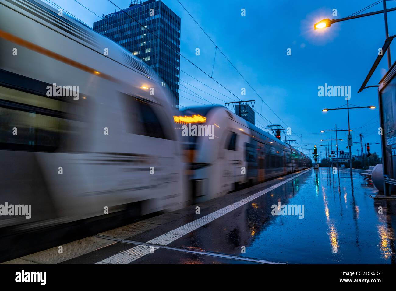 RRX train, regional express, Rhine-Ruhr-Express, train traffic, city ...