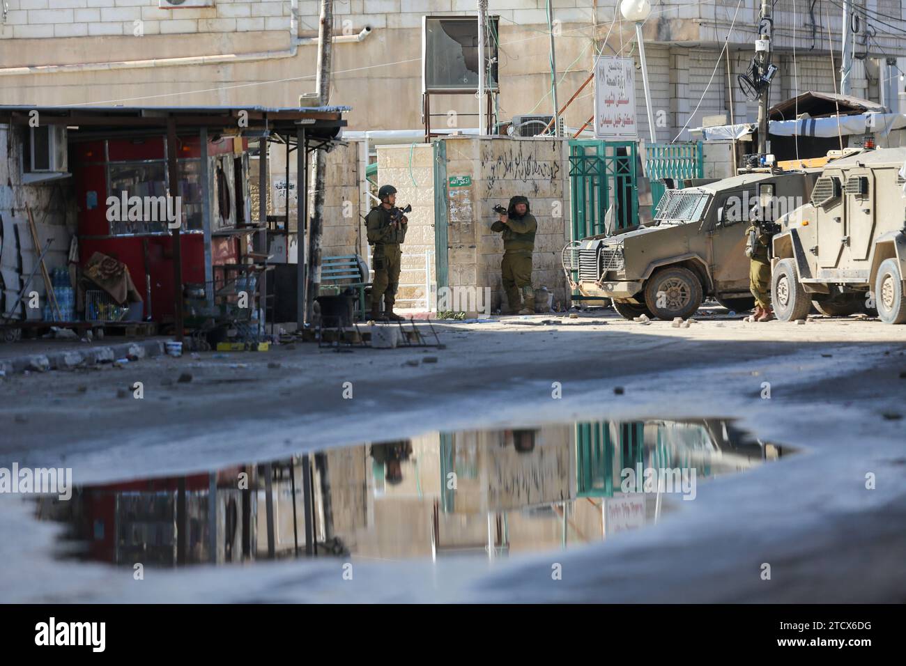 Jenin, Palestine. 14th Dec, 2023. Israeli soldiers take their positions ...