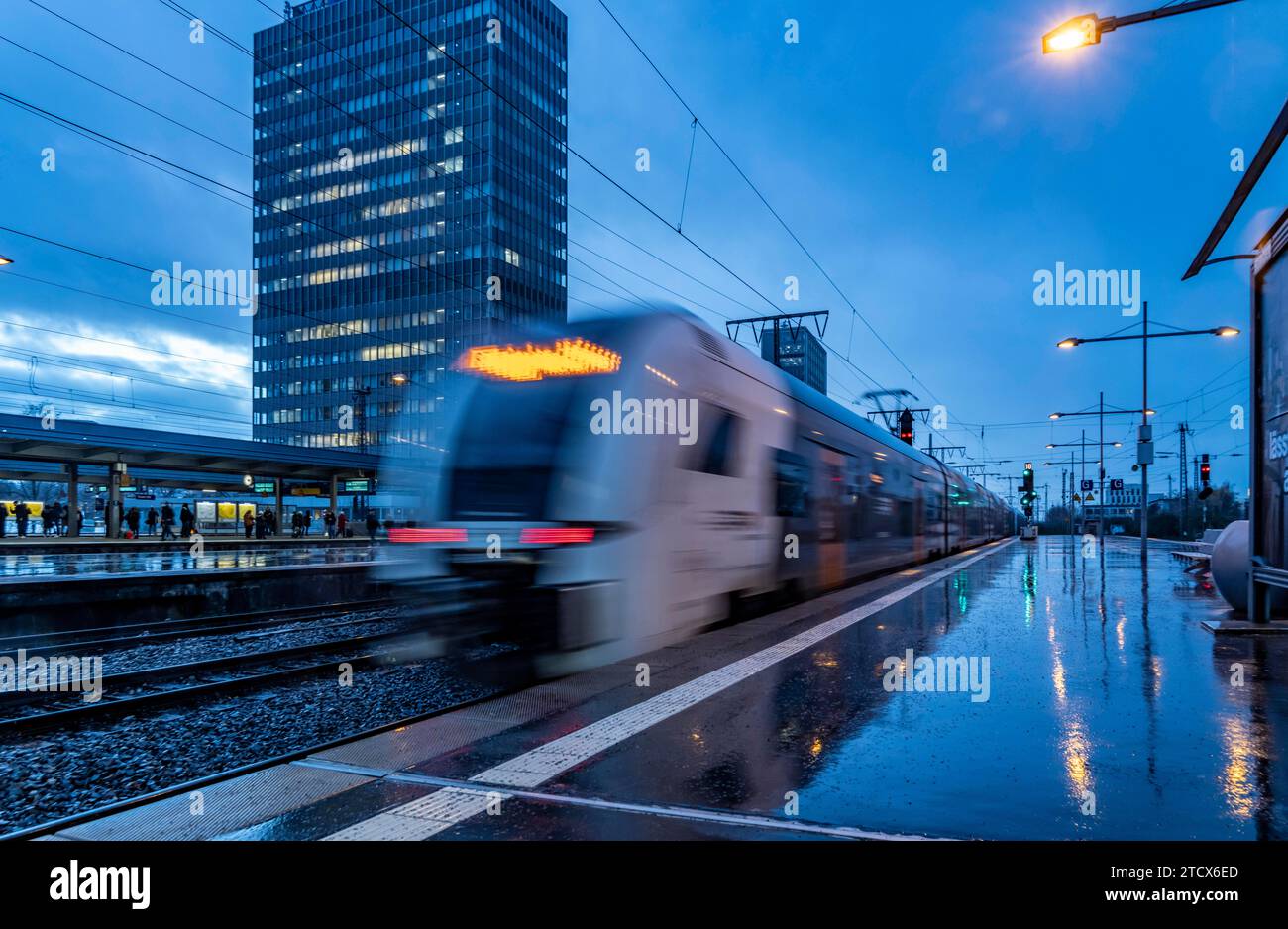 RRX train, regional express, Rhine-Ruhr-Express, train traffic, city ...