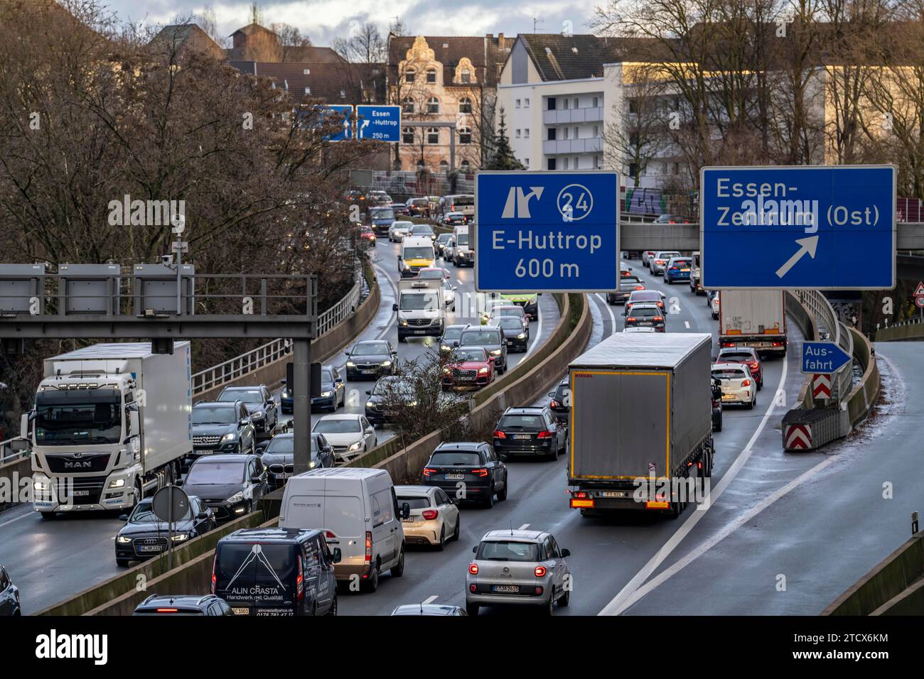 Traffic jam on the A40 motorway, city thoroughfare, Essen-Huttrop ...