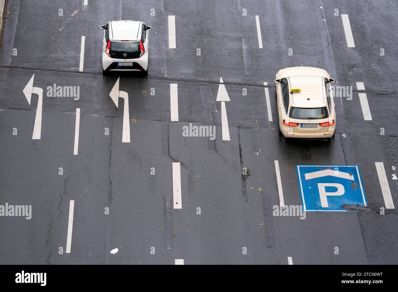 Road markings and junction hi-res stock photography and images - Alamy