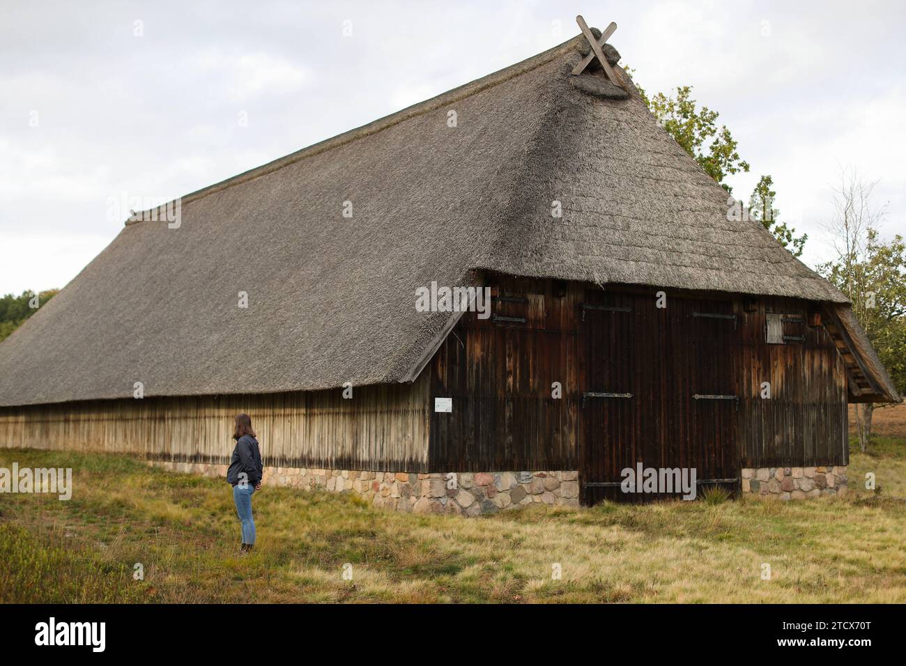 23.10.2023, Herbststimmung in der Lüneburger Heide, Historisches Haus ...