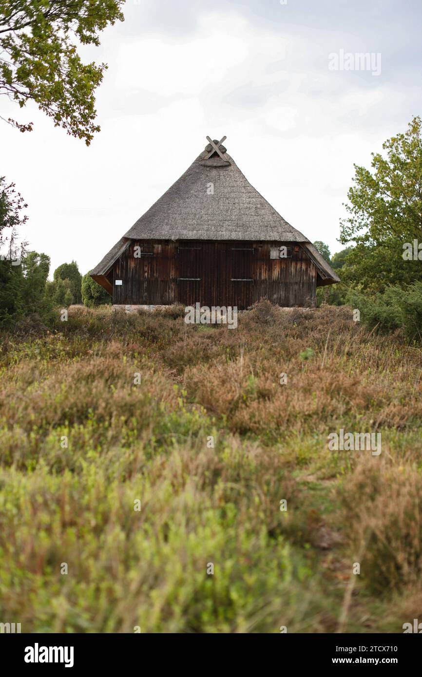 Thatched roof house in hamburg hi-res stock photography and images - Alamy