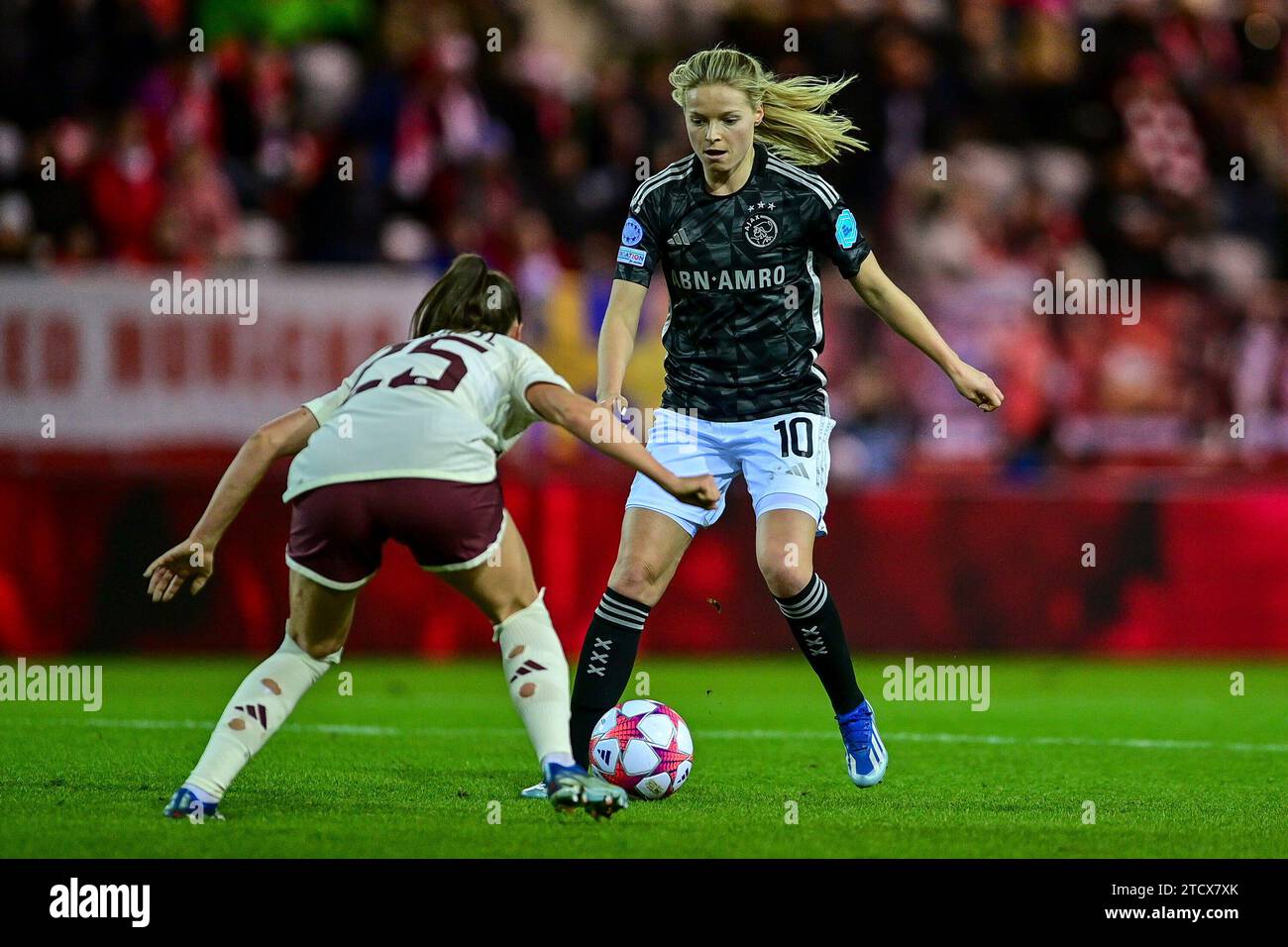 Sarah zadrazil fc bayern munchen hi-res stock photography and images ...