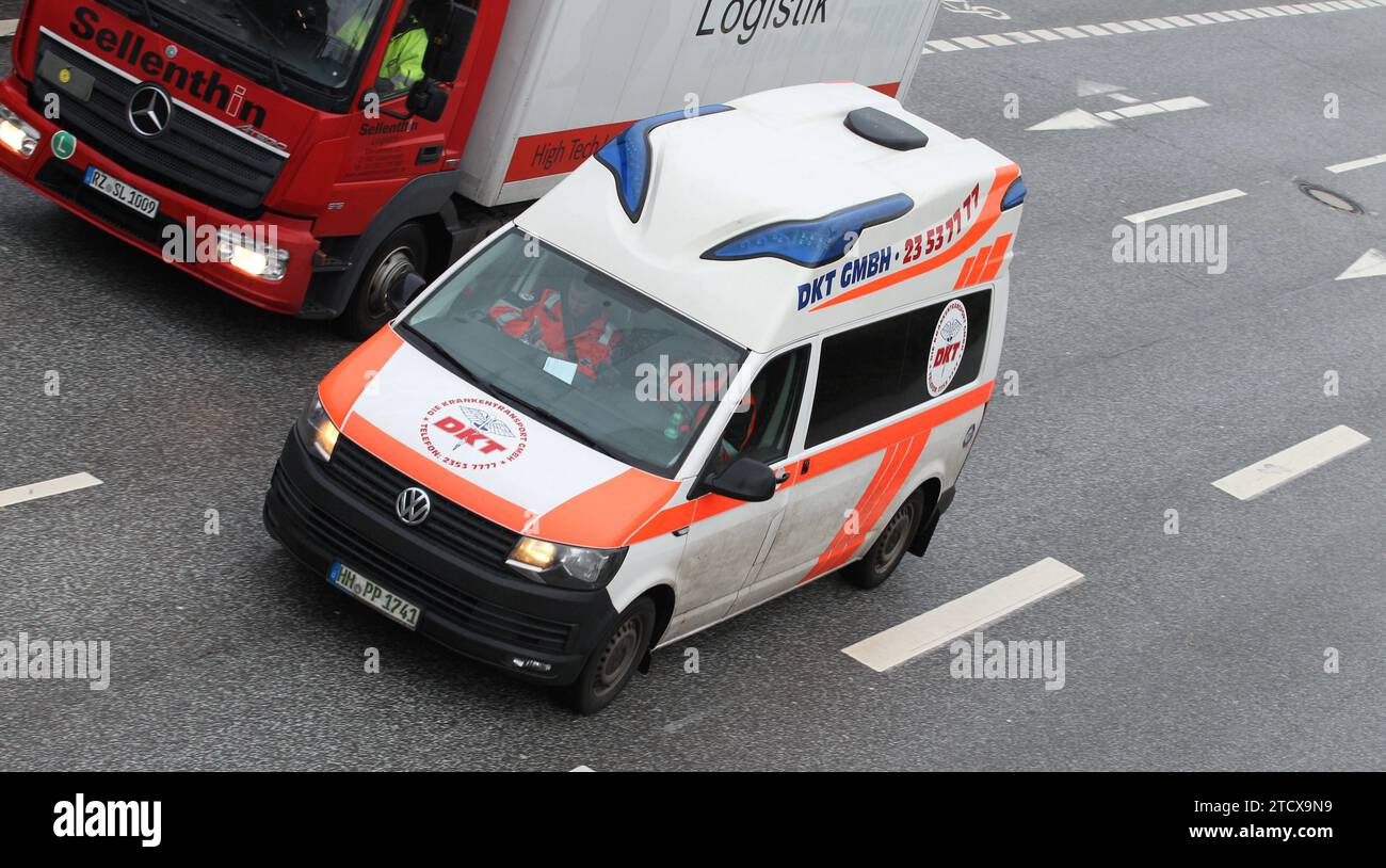 Ein Fahrzeug der DKT - Die Krankentransport GmbH fährt an den ...