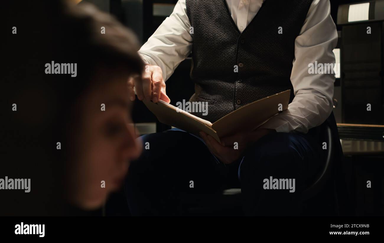 Detectives evidence photos hi-res stock photography and images - Alamy