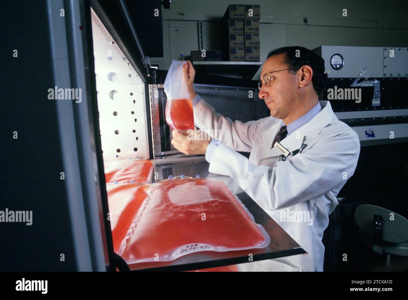 Dr Steven Rosenberg in his lab at the National Institute of Health in ...