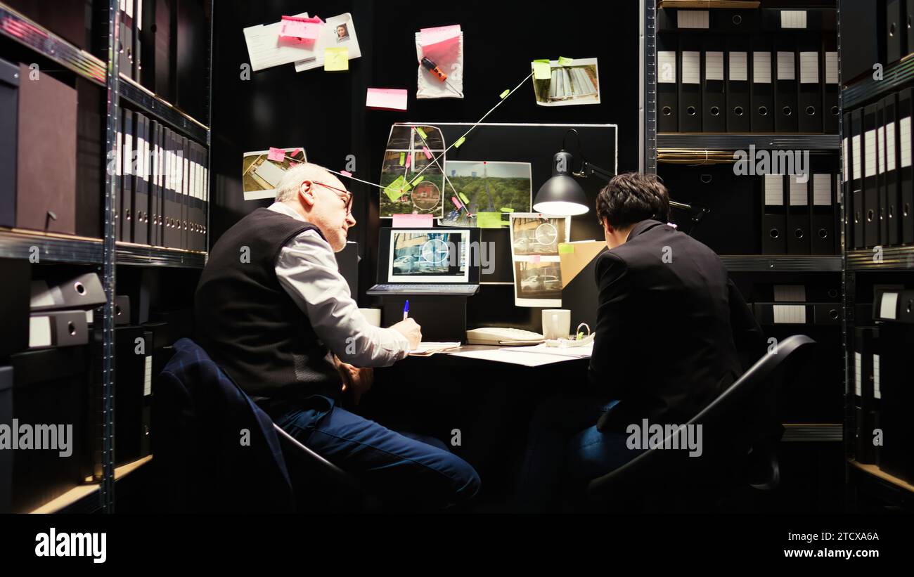 Discovering new information hi-res stock photography and images - Alamy