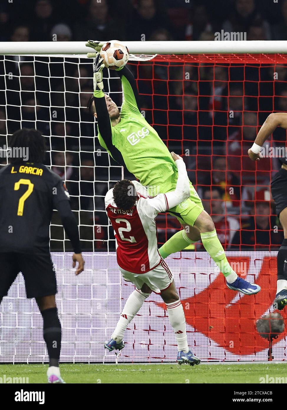 AMSTERDAM - (l-r) Levi Garcia of AEK Athens, Ajax goalkeeper Diant ...