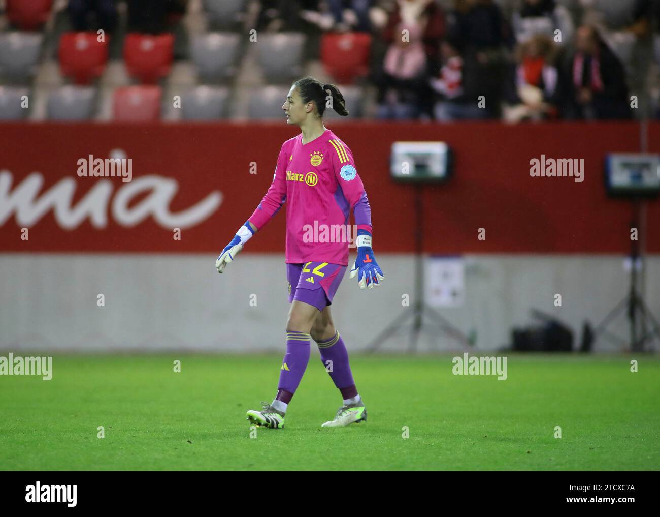 Maria luisa grohs fc bayern munchen stehend hi-res stock photography ...