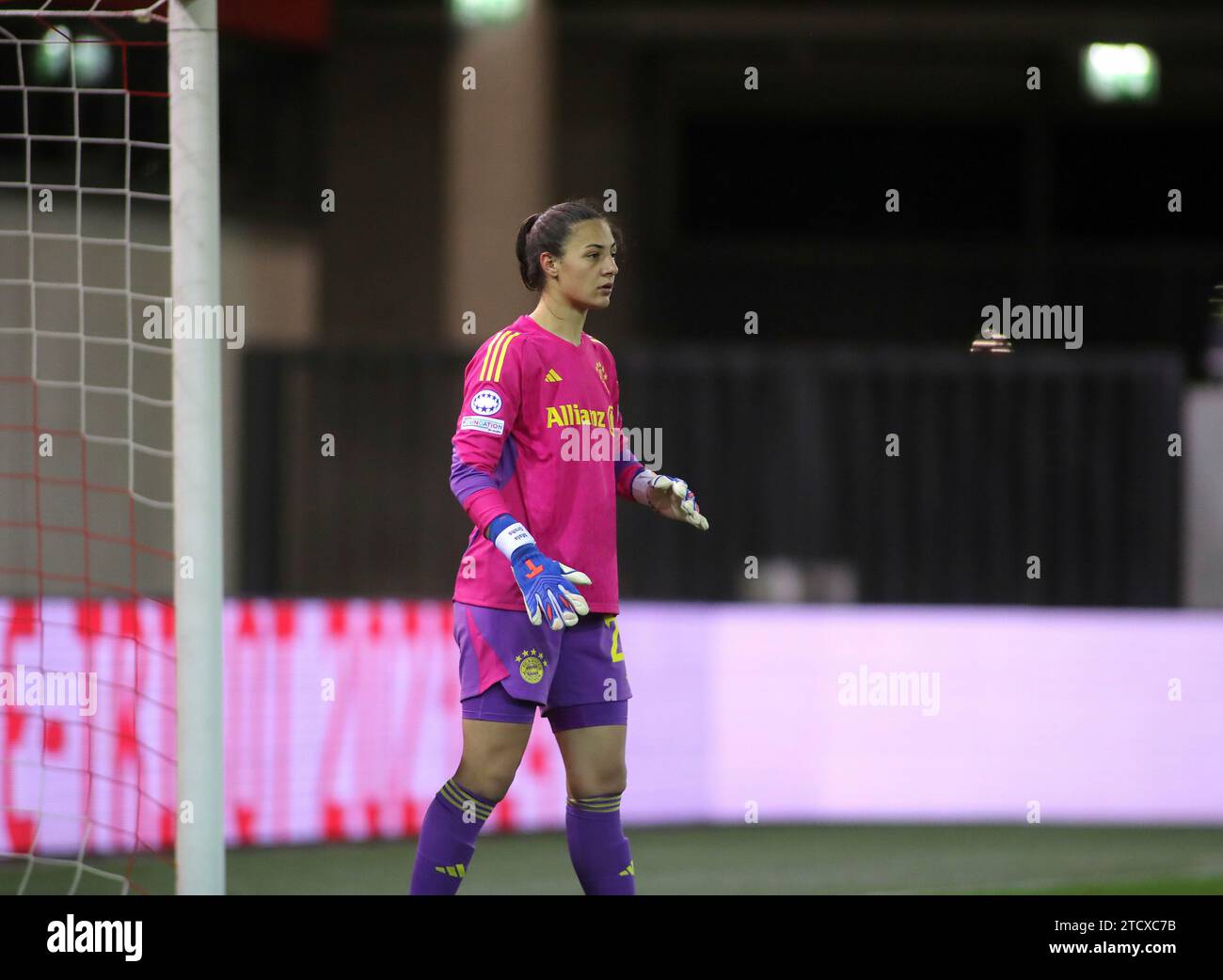 María luisa grohs fc bayern múnchen kopf hi-res stock photography and ...