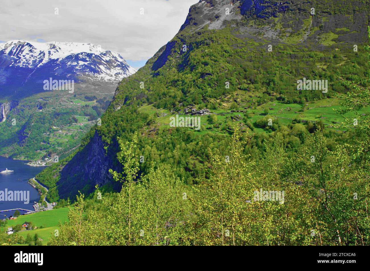 Waterfalls in geiranger fjord hi-res stock photography and images - Alamy