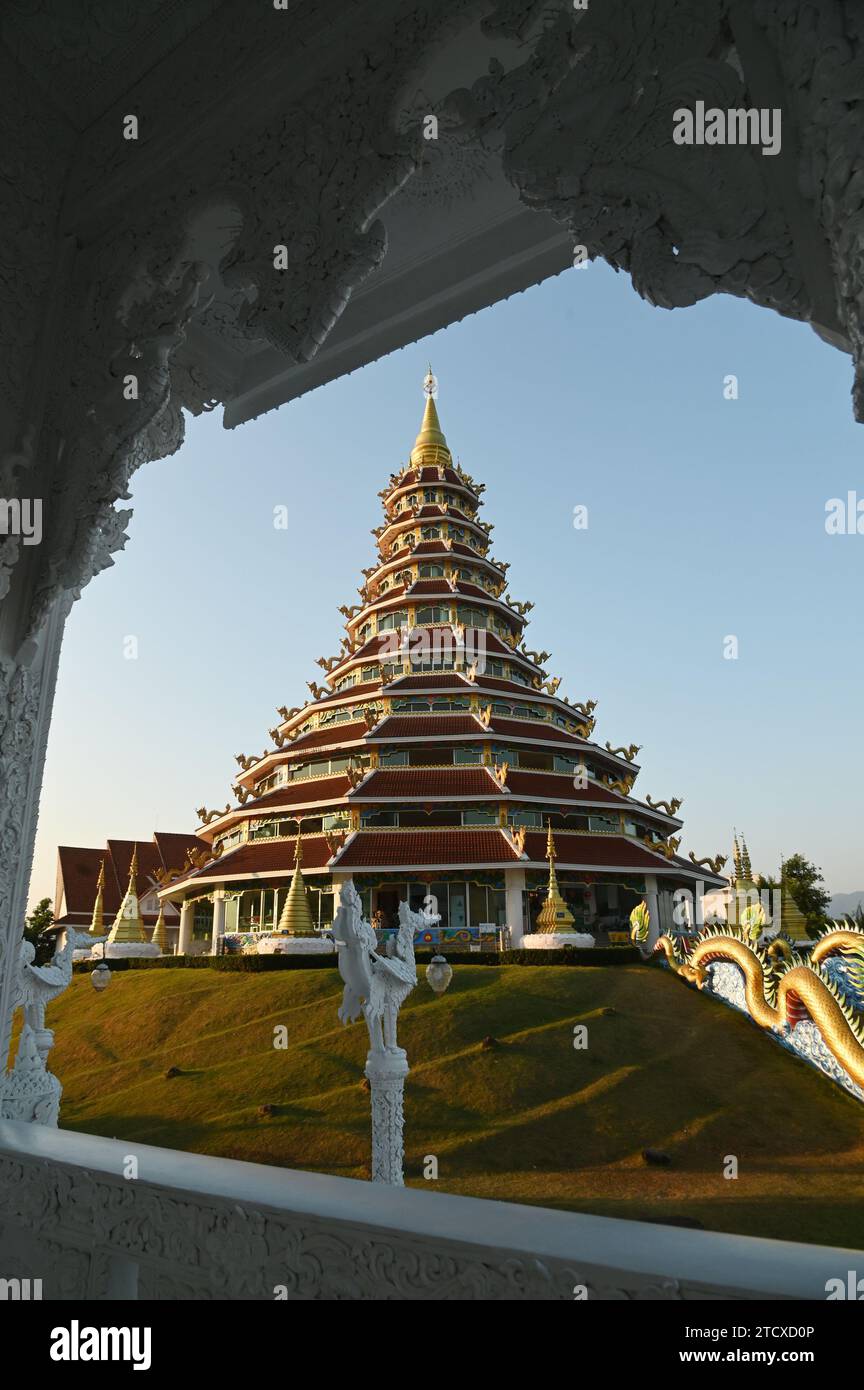 Phop Chok ThamaChedi Phra Maha Chedi, nine floors It has a contemporary ...