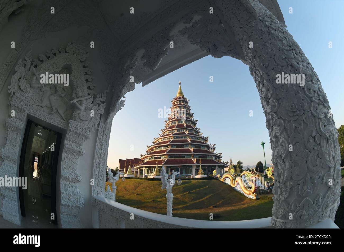 Phop Chok ThamaChedi Phra Maha Chedi, nine floors It has a contemporary ...